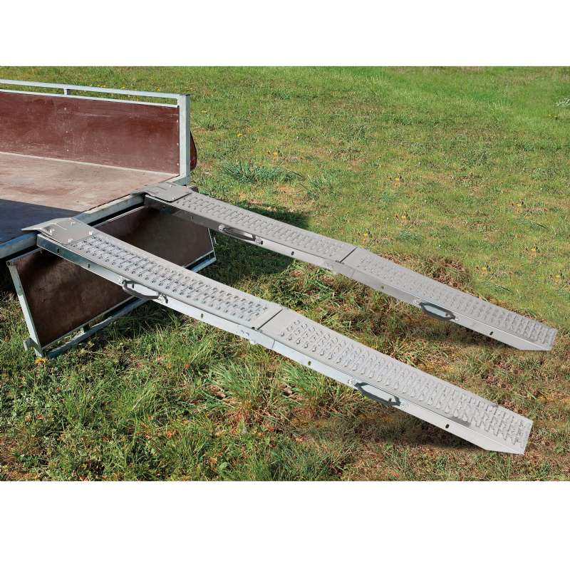 Lot de 2 rampes de chargement pliables avec poignées de transport.